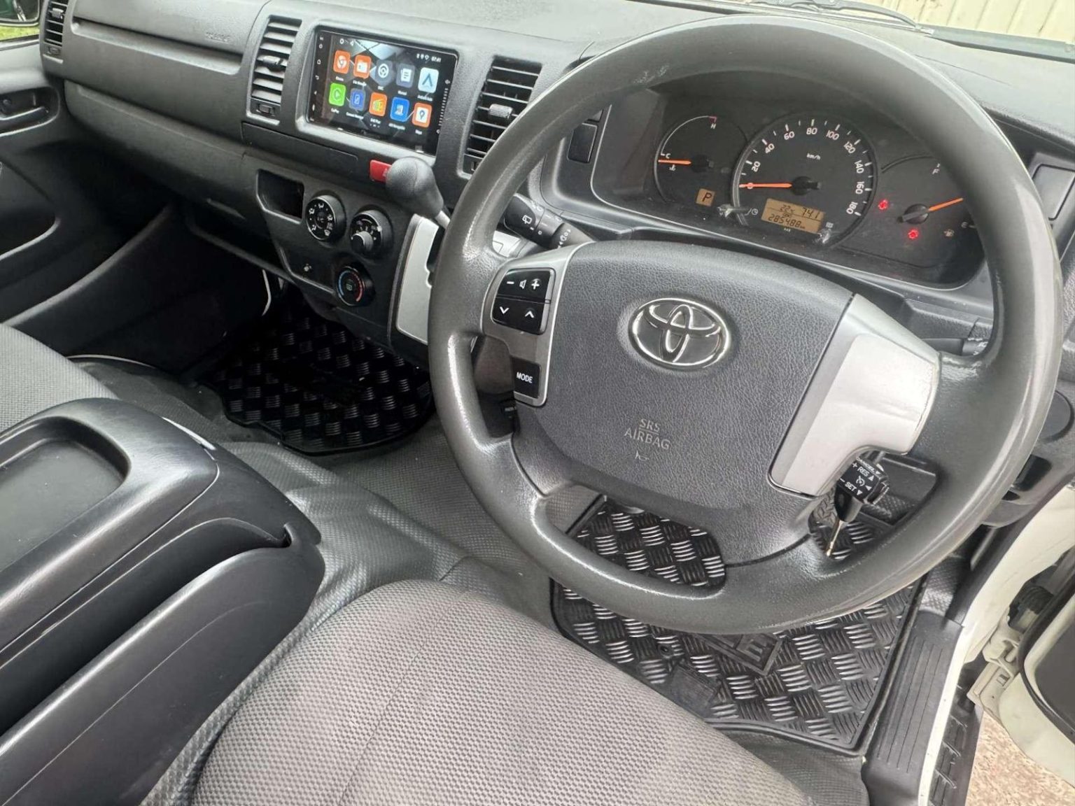 2016 Toyota Hiace TRH201R LWB – Invest Auto